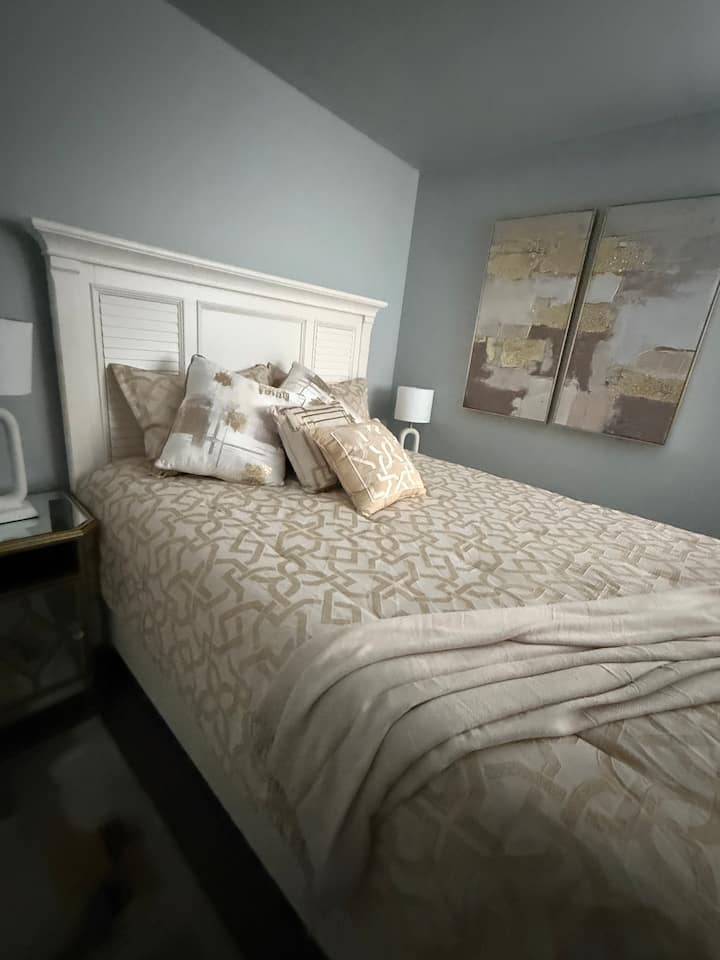 Warm And Cozy Home Near Downtown Detroit - Roseville, MI