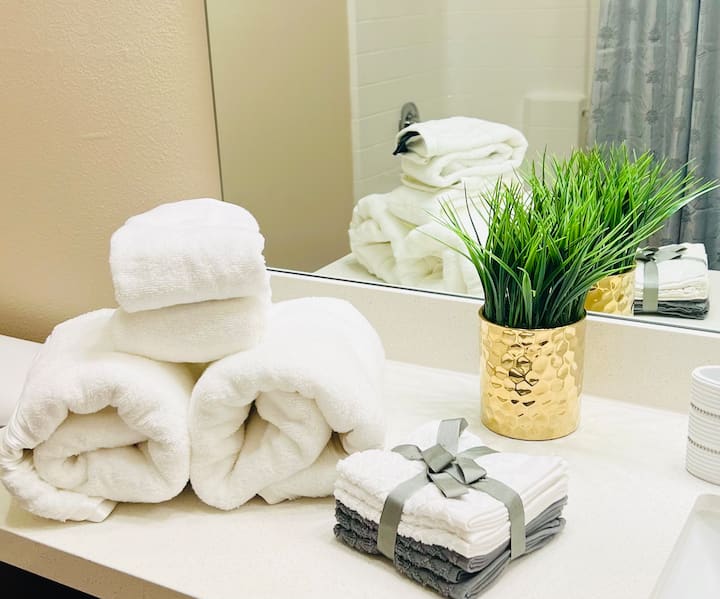 Quiet And Cozy/nice Pool/free Parking/10 Min Lax - Culver City