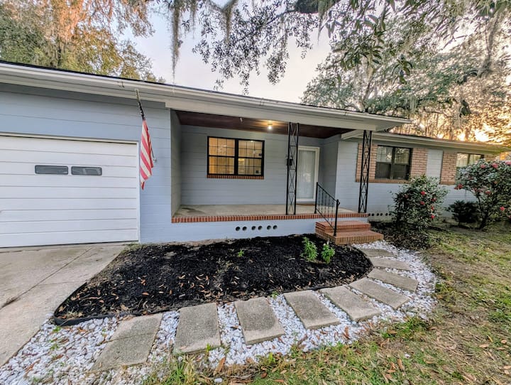 Jacksonville Family Getaway•spacious & Convenient - Jacksonville, FL