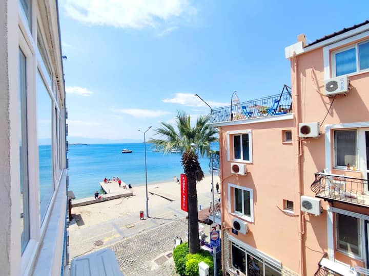 Aile Odası 2 ÇIft Yatak + 1 ÇEkyat - Foça