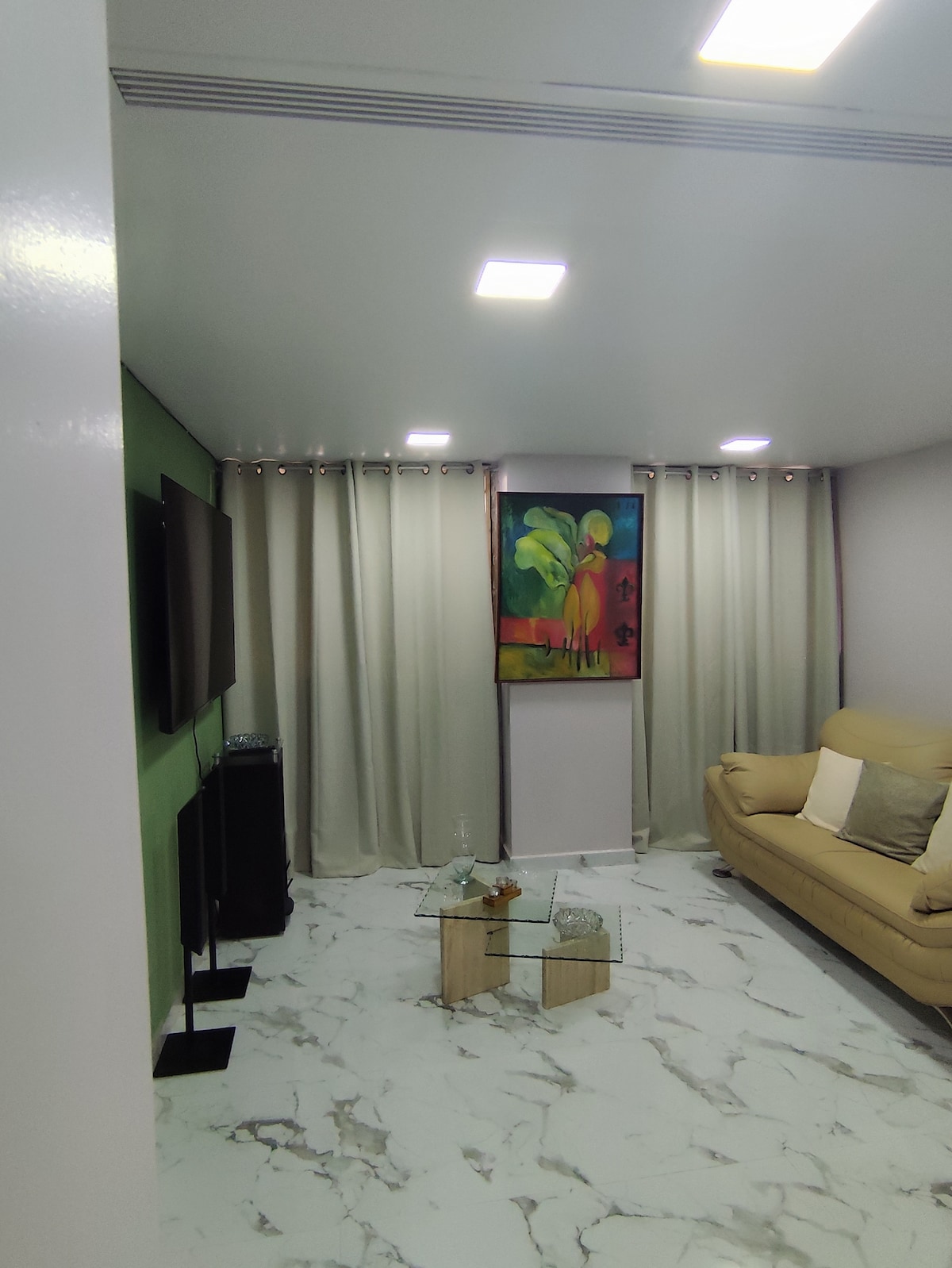 Close to the Marriott Hotel, 5 minutes from the airport - Flats for ...