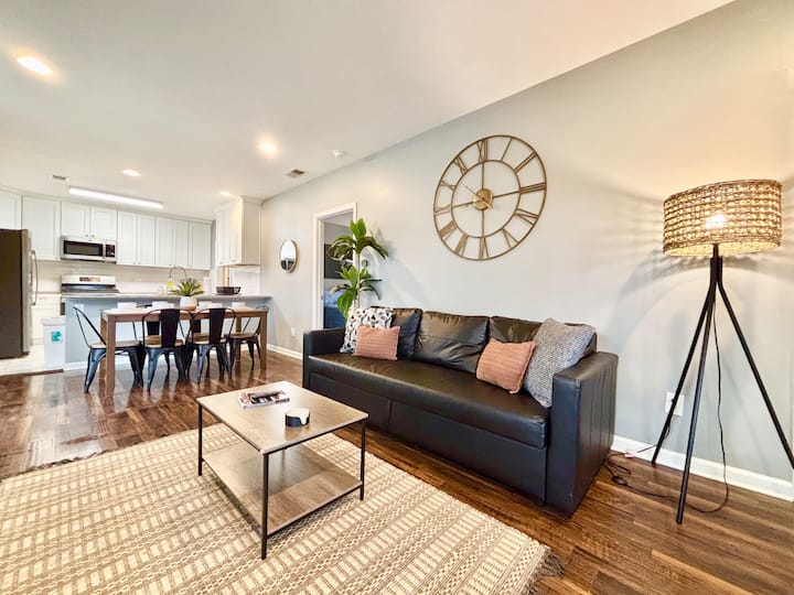 *King Beds - Family Home - Quiet Neighborhood * - Memphis, TN