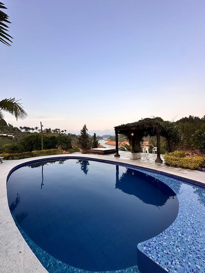 Hermosa Finca En Guatape Con Salida A La Represa. - Guatape