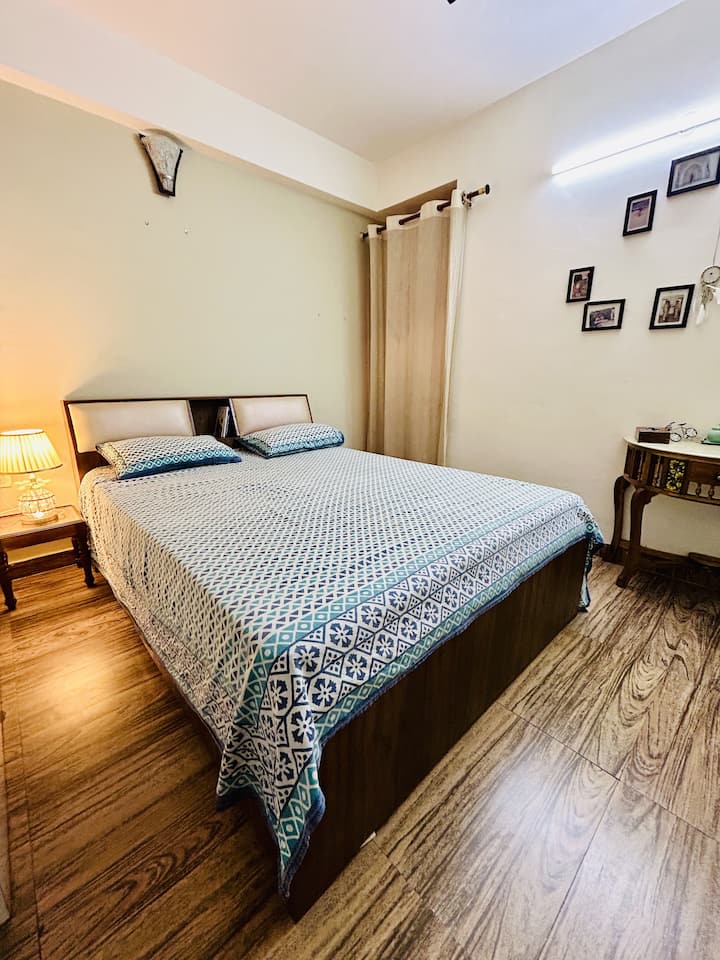 Fusion Comfort | Spacious Entire 2bhk Apartment - 諾伊達