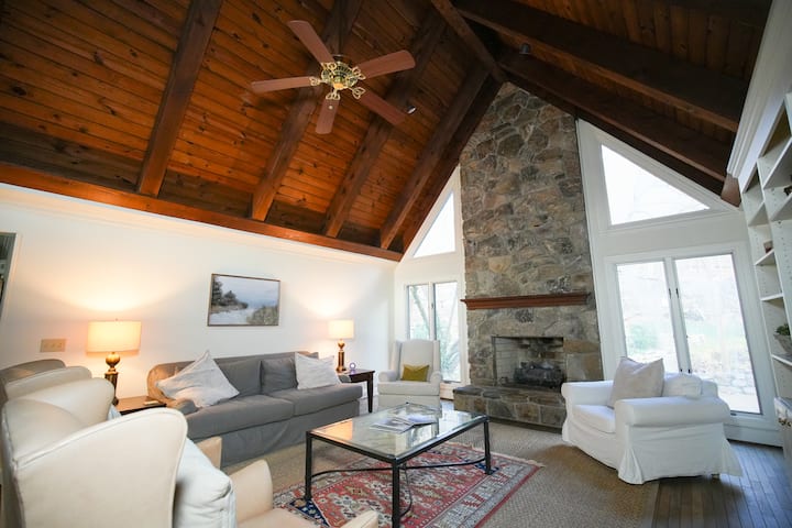 Dug Hill Home | Patio, Pond & Fire Pit! - Burritt on the Mountain