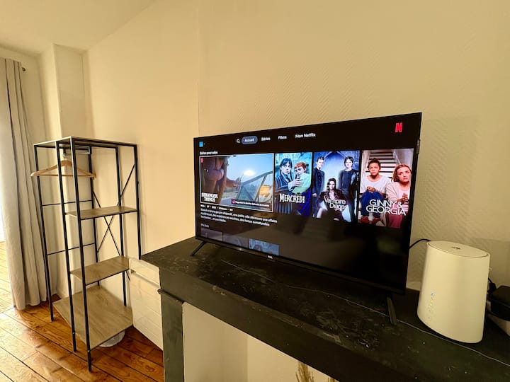 Suite Style Hôtel Avec Balcon, Vue Gare – Netflix - Arras