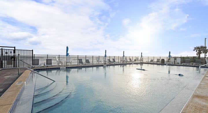 Ormond Beach Ocean Views 1 Br Sleeps 4 - Ormond Beach, FL