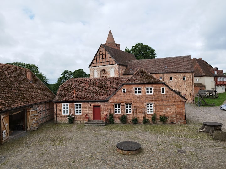 Kuschelige Dachgeschosswohnung Mit Garten - Burg Stargard