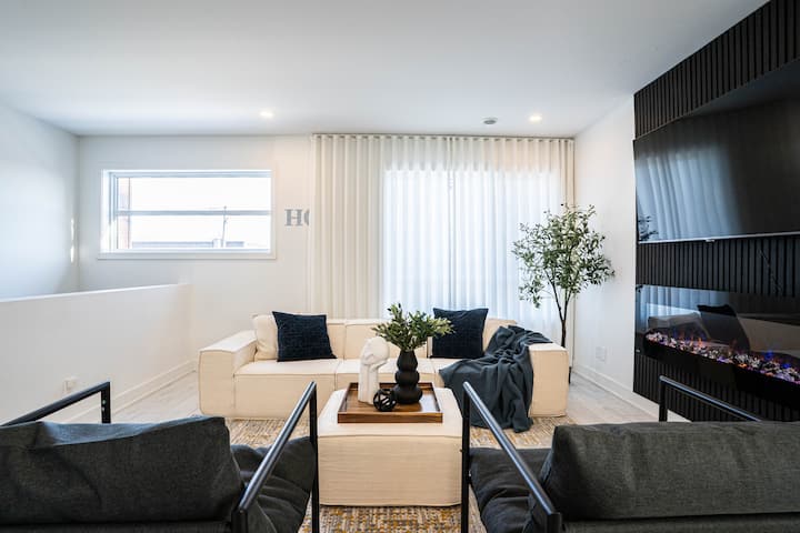 Modern 3br Retreat • Backyard Access •Metro Nearby - Brossard