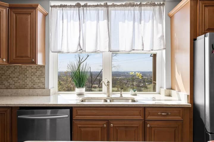 Serene Private Apartment W/ Views & Terrace - Chattanooga