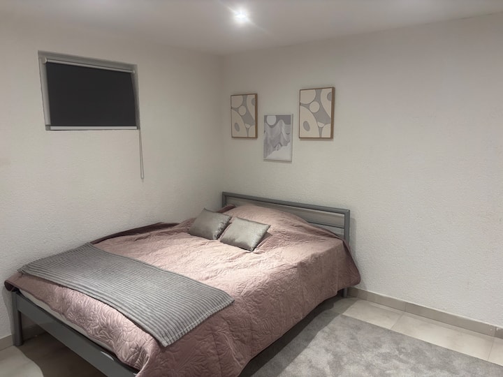 Gemütliche
  Kellerwohnung, Eigenes Bad &Küche - Leinfelden-Echterdingen