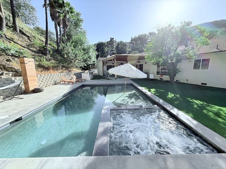 Hilltop 4bds+studio W\ Pool&jac In Woodland Hills - Calabasas, CA