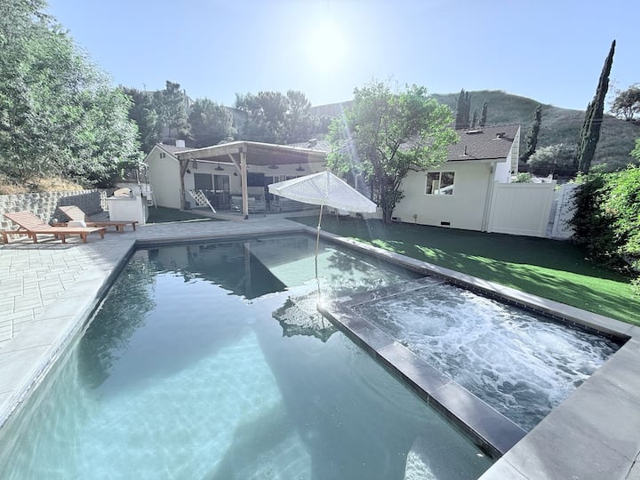 Hilltop 4bds+studio W\ Pool&jac In Woodland Hills - Calabasas, CA