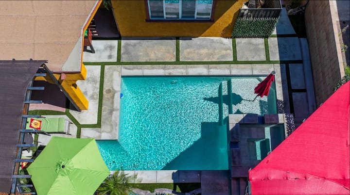 Desertsunflower:walking Polo Ground, Coachellafest - Coachella, CA