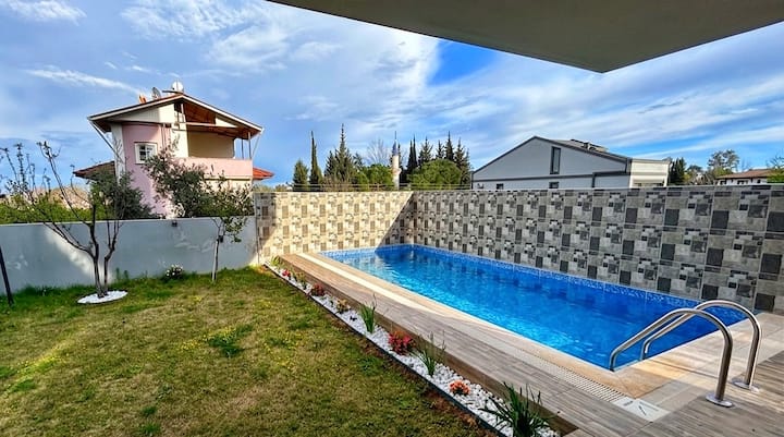 Luxury Villa W/ Private Pool, Spacious & Furnished - Antalya