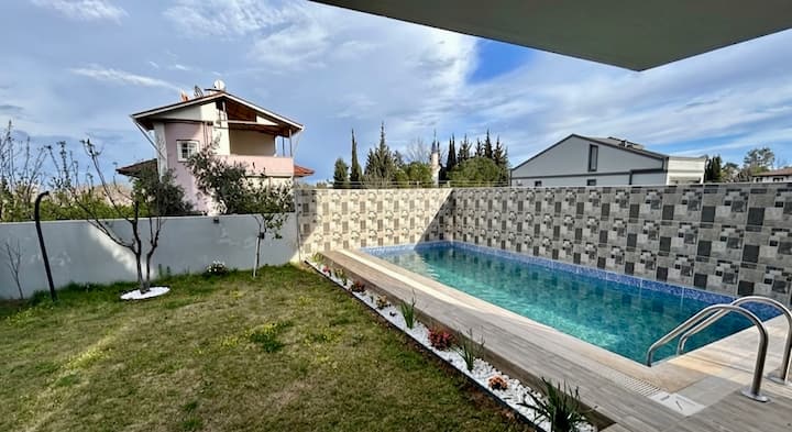 Luxury Villa W/ Private Pool, Spacious & Furnished - Antalya