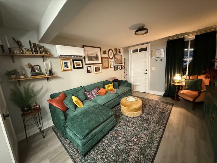 The Brass Cat. Downtown Townhouse! - Frederick, MD