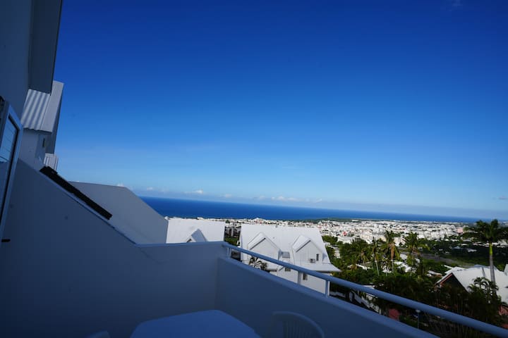 Kaz Horizon | Studio Cosy, Vue Mer & Parking Privé - Saint-Denis, La Réunion