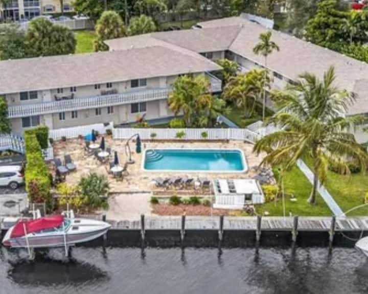 Waterfront 2br Condo W/ Pool - Pompano Beach, FL