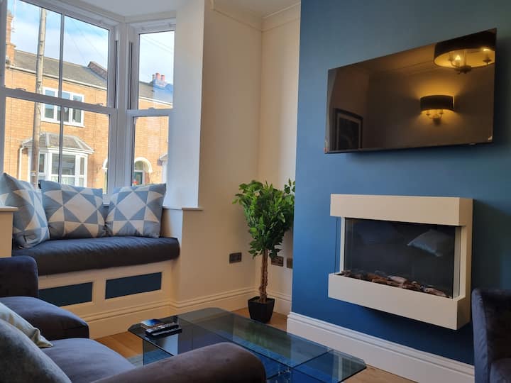 New! Newly Refurbished, Bright, Stylish Home. - Warwick