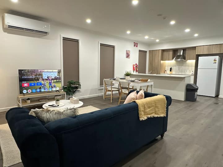 Elegant 3-bedroom House - Clyde North