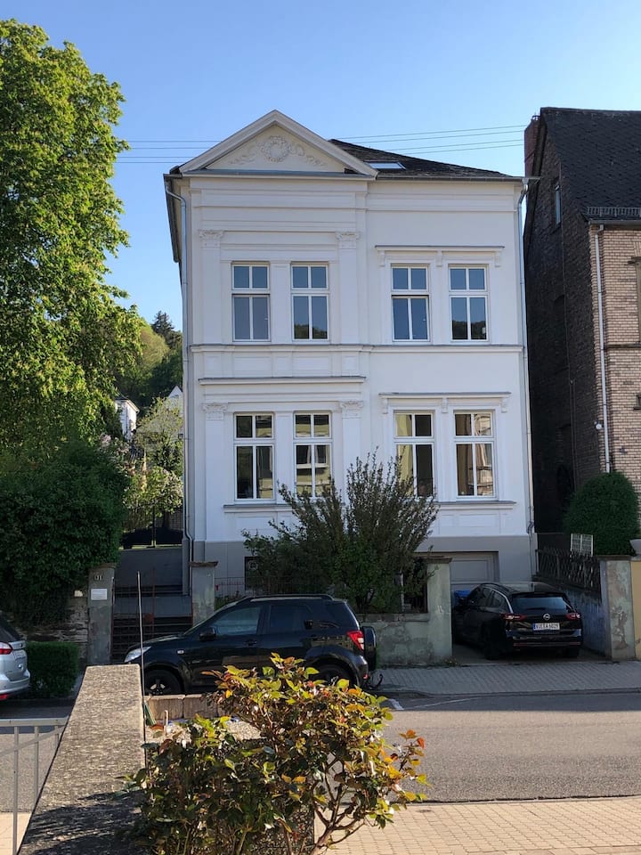 Wunderschöne Ferienwohnung In Altbauvilla - Osterspai