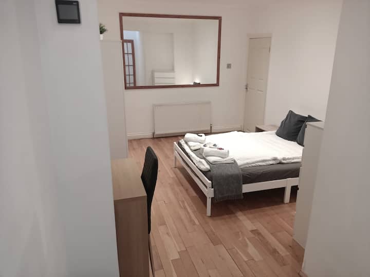 Romford Stay - 2 - Romford