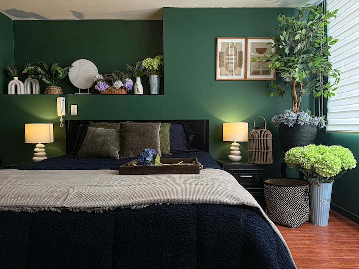 Cama Queen/seguridad/ubicación Top/familiar/2 Tv - Quito