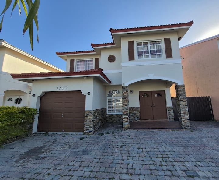 Bright & Modern Homestead Home Weekly Discounts” - Homestead, FL