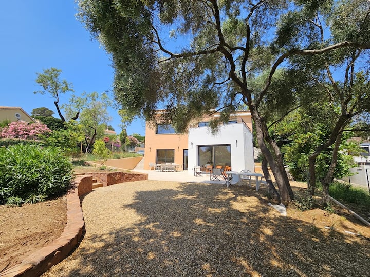 Villa En Bord De Mer – 8/10 Couchages - Saint-Raphaël