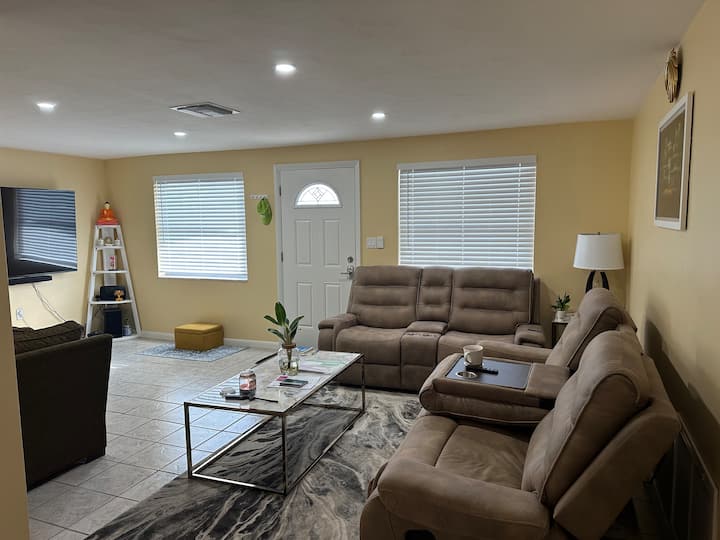 Quiet And Clean Home For Relaxing Stay - Tarpon Springs, FL