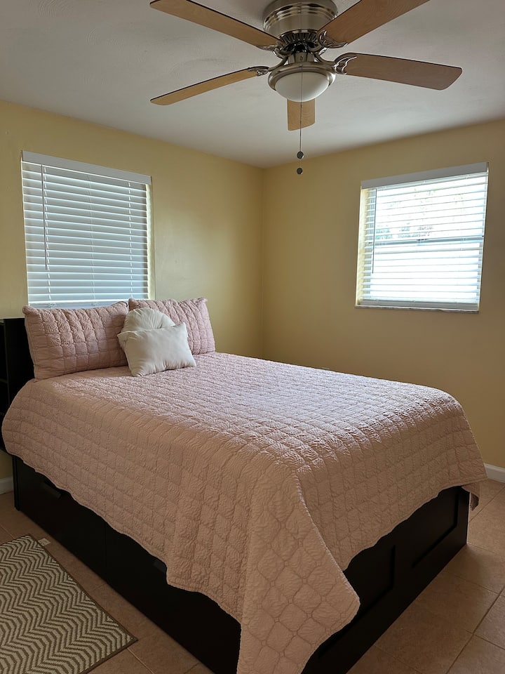 Quiet And Clean Room For Relaxing Stay - Tarpon Springs, FL