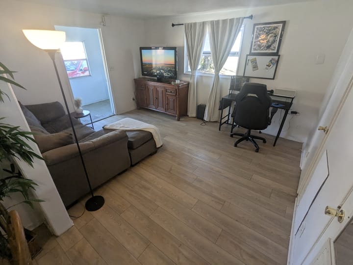 Cozy Largo Home • 2br • Patio & Grill • 10m Beach - Largo, FL