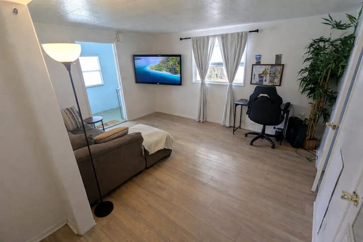 Cozy House• 2br • Patio • Grill • 10 Mins To Beach - Largo, FL