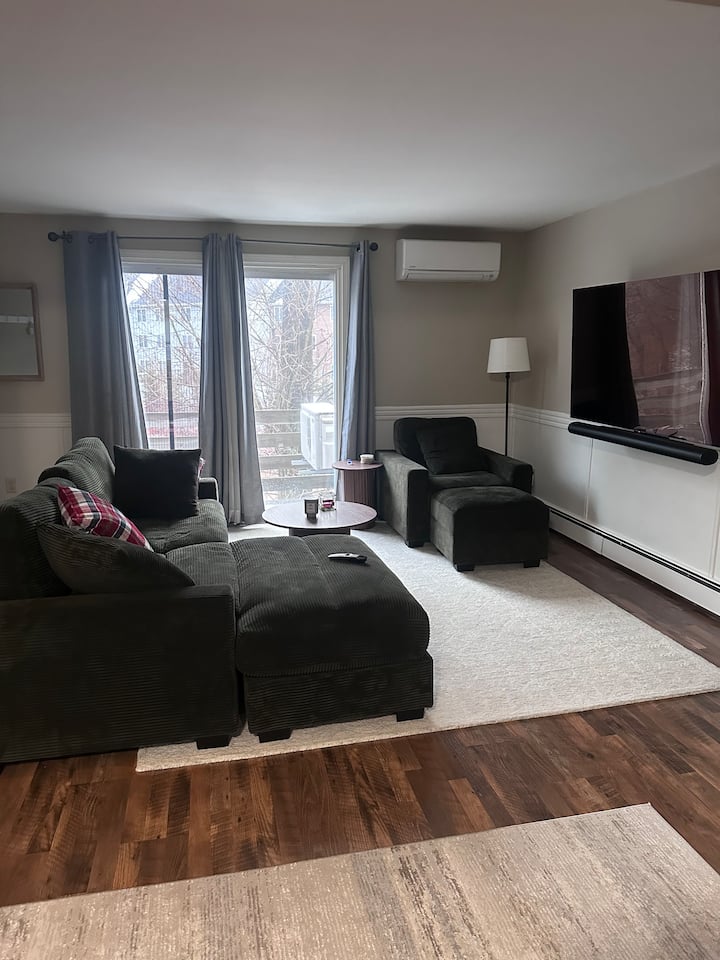 Cozy Downtown Foxboro Apt By Gillette Stadium - Foxborough, MA