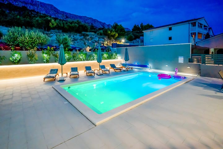 Private Heated Pool | Entire Suit | No Sharing - Omiš