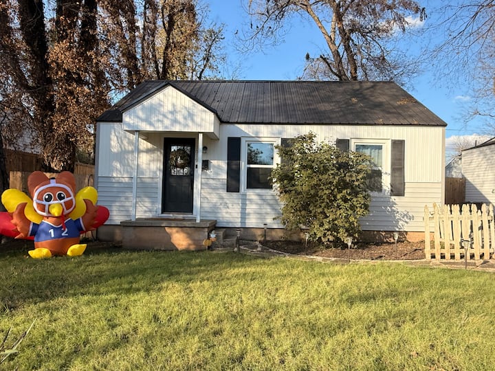 Walk To Ou! Updated Home+large Fenced Yard+parking - 노먼