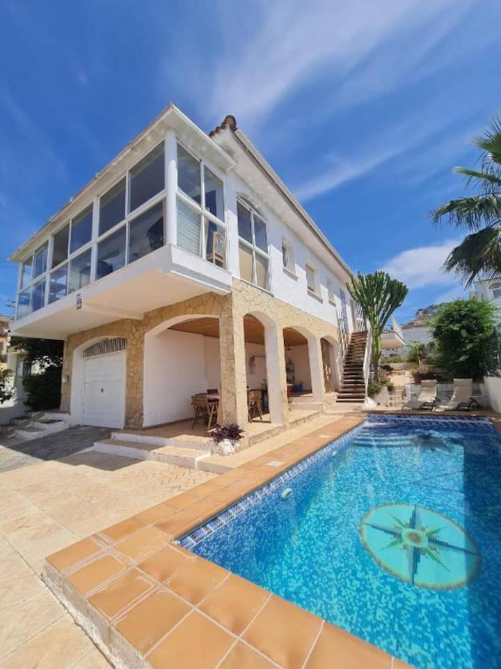 Charming Catalan Villa With Pool & Views - Cunit
