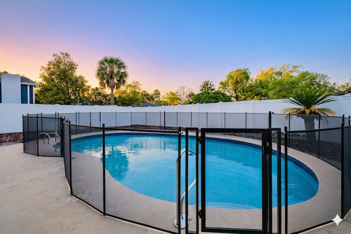 Heated Pool + Game Room | Sleeps 10 | Orlando - Altamonte Springs, FL