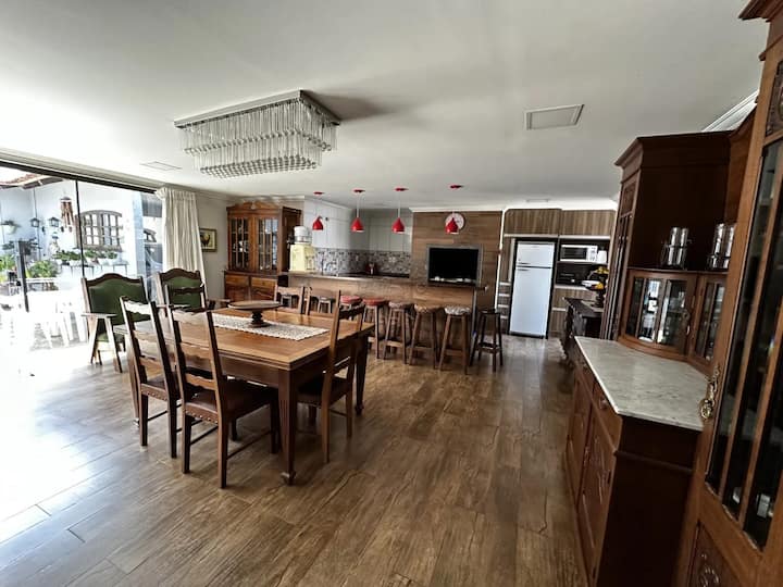 áRea Aconchegante Com Churrasqueira - Castro