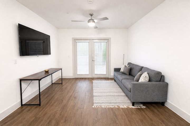 Comfy Modern Apartment. Close To Shops And Dinning - SeaWorld San Antonio, San Antonio