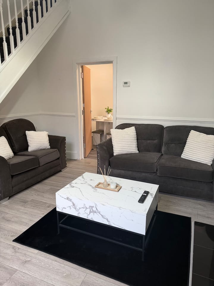 2br House In Preston Nr Deepdale Stadium And Uclan - プレストン