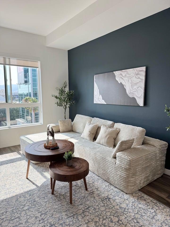 Beautiful House , Free Parking, Pool,gym - West Hollywood, CA