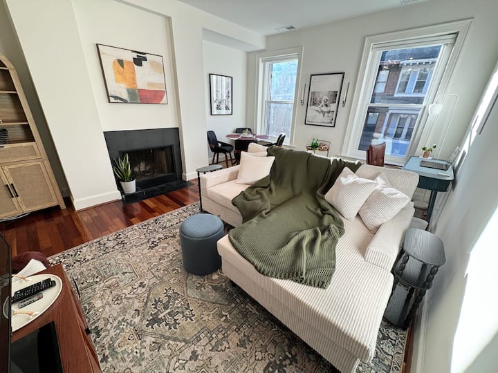 Stay In The Pink · Dupont Circle · Walk To Metro - American University, Washington