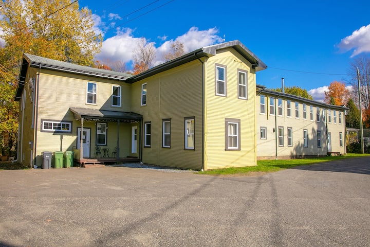 Chalet Géant | 10 Ch. Avec Sdb Privée | 48 Pers. - Quebec