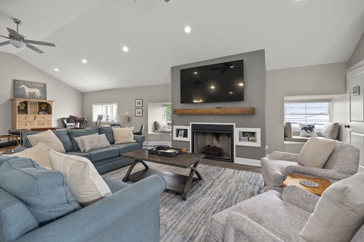 Lakefront House Near Track - 8 Bedrooms! - Saratoga Springs, NY