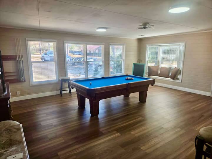 Lake Eufaula Family Retreat | Pool Table Game Room - Walter F. George Lake, AL