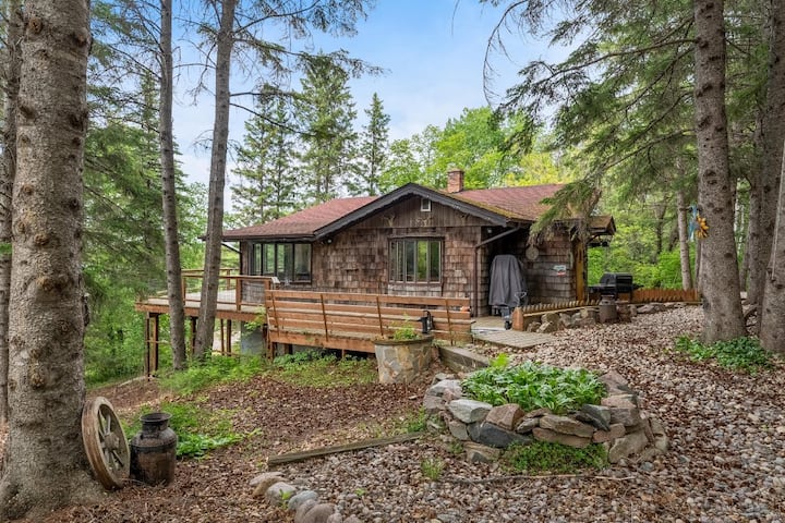 Lakefront Cottage In The Woods! - Lac du Bonnet