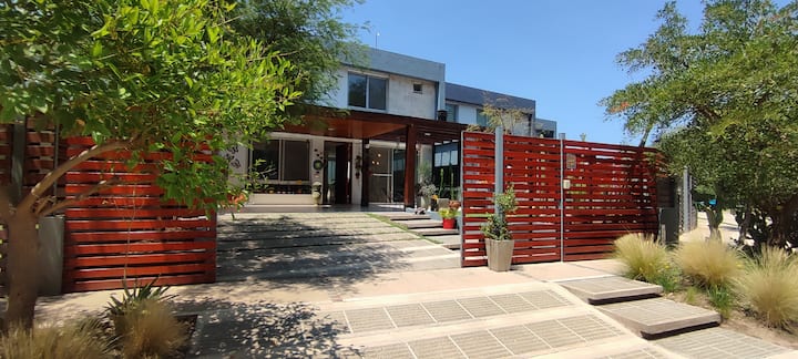 Casa Tranquila En Manantiales - Garage Y Seguridad - Córdoba