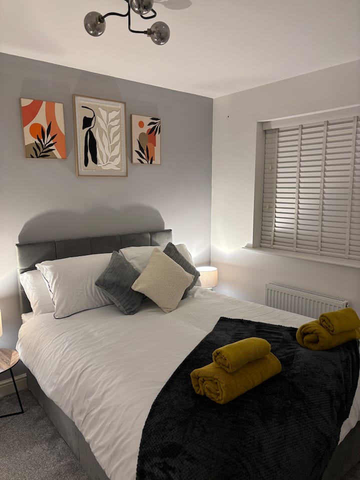 3bd Cosy Home|parking| Wifi | Business & Leisure - Coventry
